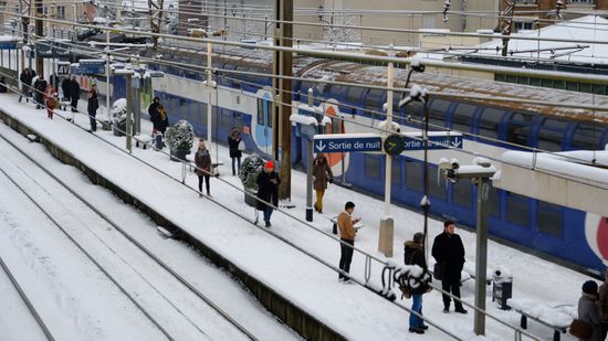 Commuters Waiting Train Bellevue Station Meudon Editorial Stock Photo ...