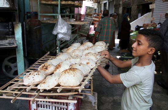 Egyptian Baker Arranges Bread Bakery Cairo Editorial Stock Photo ...