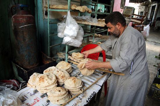 Egyptian Baker Arranges Bread Bakery Cairo Editorial Stock Photo ...