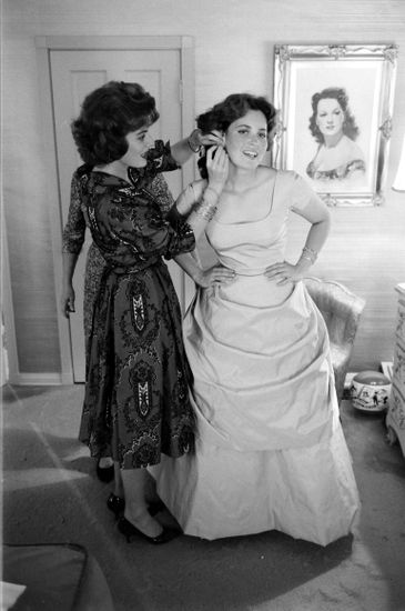 Maureen Ohara L Assisting Bronwyn Fitzsimons Editorial Stock Photo ...