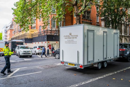 Mobile Thrones Arrive All Facilities Being Editorial Stock Photo ...