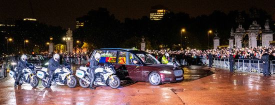 Motorcade Carrying Queen Elizabeth Iis Coffin Editorial Stock Photo ...