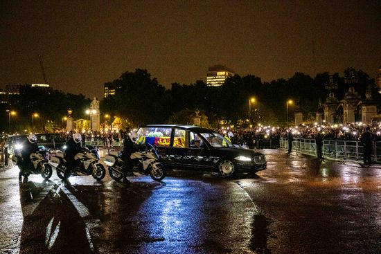 Motorcade Carrying Queen Elizabeth Iis Coffin Editorial Stock Photo ...