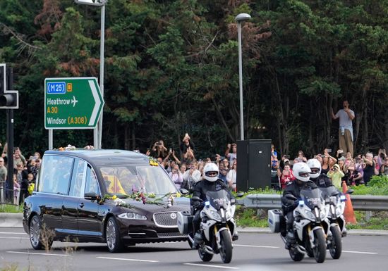 Queens Hearse Passes Crooked Billet Roundabout Editorial Stock Photo ...