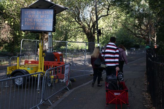 People Enter Start Queue Southwark Park Editorial Stock Photo - Stock ...