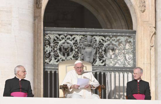 Pope Francis C Sitting Between Italian Editorial Stock Photo - Stock ...
