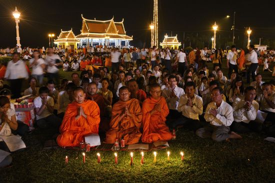 Cambodian Buddhists Pray Front Portrait Cambodian Editorial Stock Photo ...