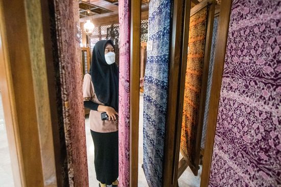 Woman Shows Batik Batik Semarang 16 Editorial Stock Photo - Stock Image | Shutterstock