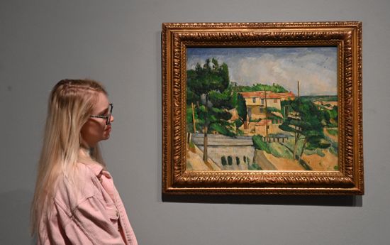 Tate Modern Staff Looks Over Artwork Editorial Stock Photo - Stock ...