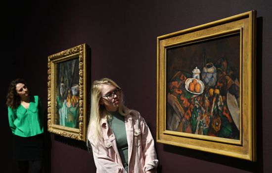 Tate Modern Staff R Looks Over Editorial Stock Photo - Stock Image ...