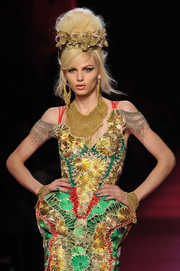 Androgynous Model Andrej Pejic Displays Creation Editorial Stock Photo ...