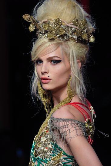 Androgynous Model Andrej Pejic Displays Creation Editorial Stock Photo ...