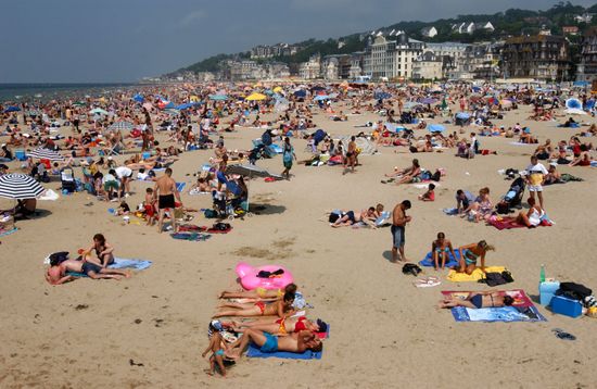 Beach Sunbathing Relaxing Tourist Trouvillesurmer Bassenormandie ...