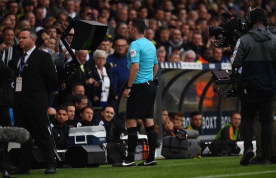 Referee Chris Kavanagh Checks Var Screen Editorial Stock Photo - Stock ...