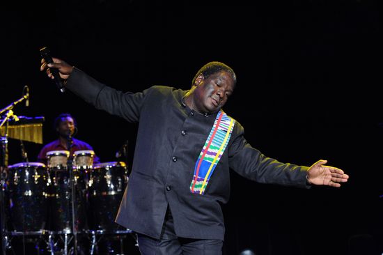 Vusi Mahlasela Performing Miriam Makeba Memorial Editorial Stock Photo ...