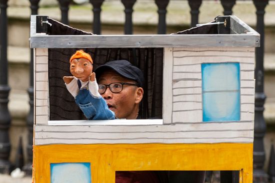 Puppeteer Thingumajig Theatre Performs Front St Editorial Stock Photo ...