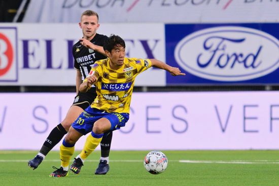 Stvvs Shinji Kagawa Fights Ball During Editorial Stock Photo - Stock ...