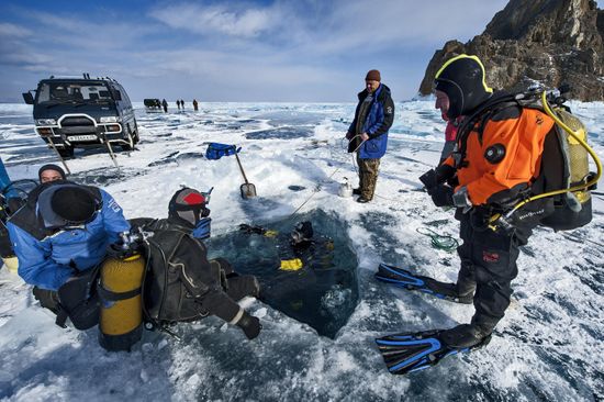 Scuba Divers Scuba Divers Lake Baikal Editorial Stock Photo - Stock ...