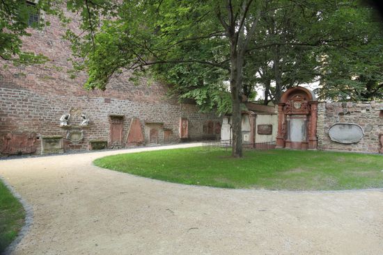 Peterskirchhof Graves St Peters Church Cemetery Editorial Stock Photo - Stock Image | Shutterstock