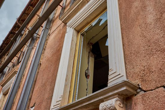 Historic Facade Cracks Lintel Facade Due Editorial Stock Photo - Stock ...
