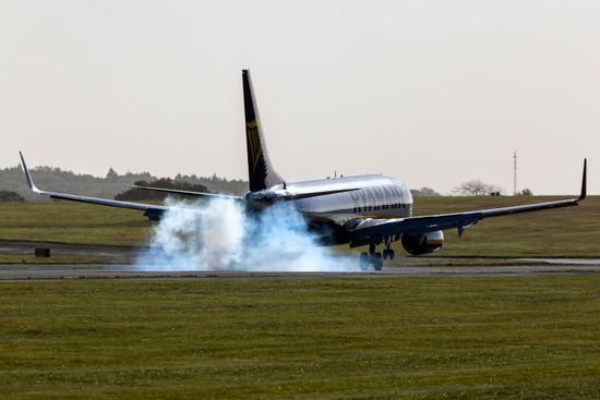 Ryanair Aircraft Has Bumpy Landing Strong Editorial Stock Photo - Stock ...