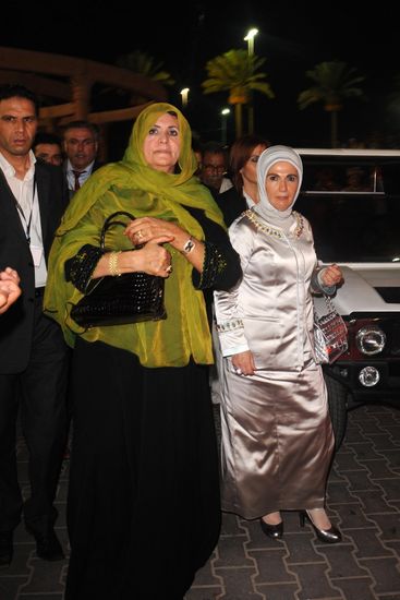 Libyan Leader Muammar Gaddafis Wife Safiya - Foto de stock de contenido ...