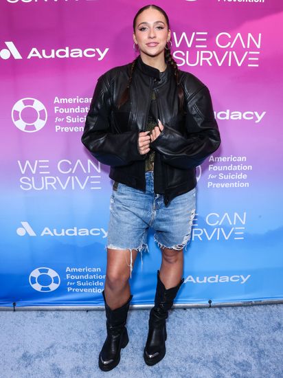 Canadian Singersongwriter Tate Mcrae Arrives Audacys Editorial Stock ...
