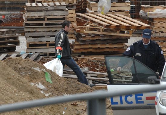 Forensic Officers Lift Body Unidentified Woman Editorial Stock Photo ...