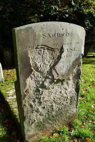 Crumbling Grave Autumnal Colours Churchyard Sonning Editorial Stock ...