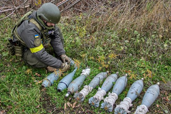 Serviceman Ukrainian National Guard Prepare Mines Editorial Stock Photo ...