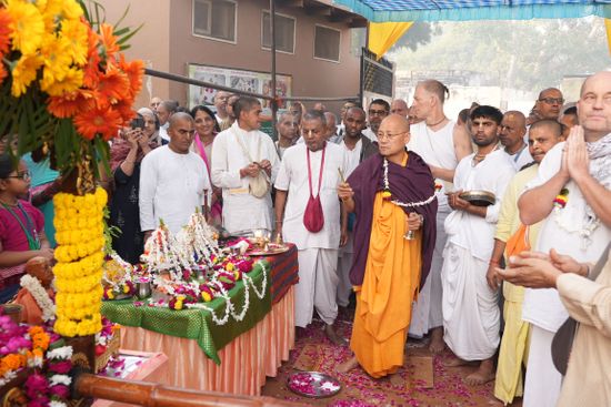 Devotees Iskcon Temple Offering Prayers On Editorial Stock Photo ...