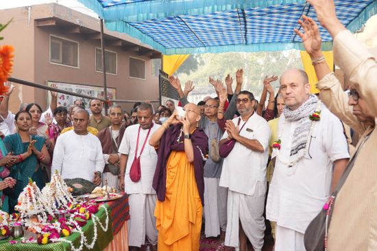 Devotees Iskcon Temple Offering Prayers On Editorial Stock Photo ...