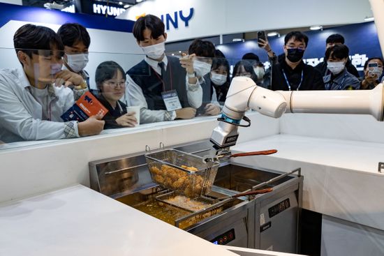 Robot That Cooks Fried Chicken Gives Editorial Stock Photo - Stock ...