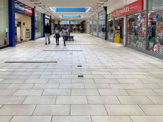Quiet Day Shopping Centre Maidenhead Shoppers Editorial Stock Photo ...