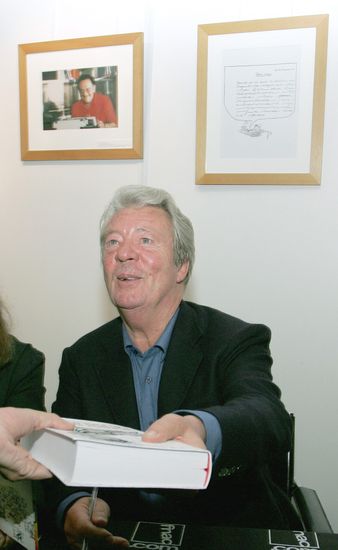 French Cartoonist Jeanjacques Sempe Signs His Editorial Stock Photo ...