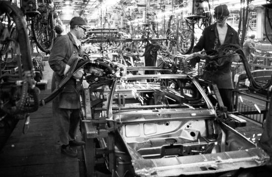 Manual Labour Car Industry Here Opel Editorial Stock Photo - Stock ...