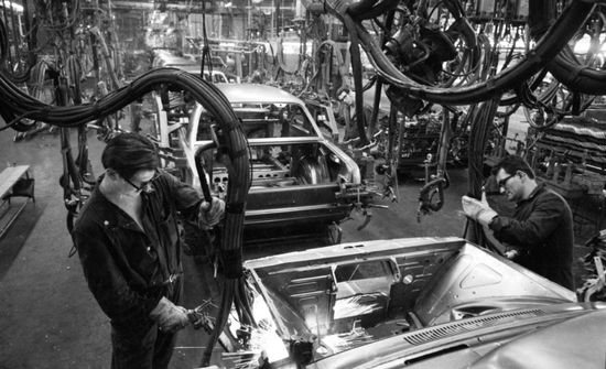 Manual Labour Car Industry Here Opel Editorial Stock Photo - Stock ...