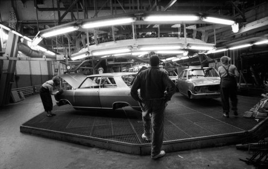 Manual Labour Car Industry Here Opel Editorial Stock Photo - Stock ...