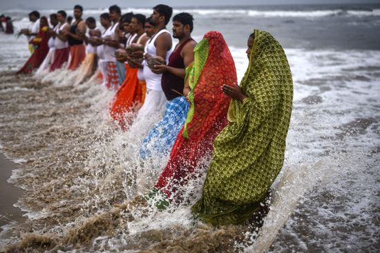 Hindu Devotees Offer Prayers They Worship Editorial Stock Photo - Stock ...