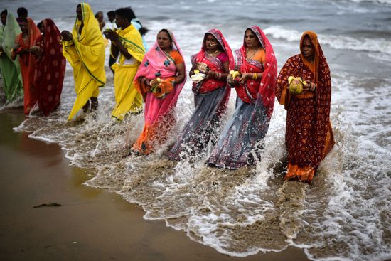 Hindu Devotees Offer Prayers They Worship Editorial Stock Photo - Stock ...