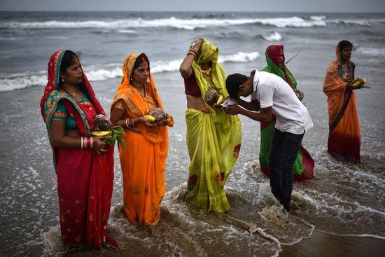 Hindu Devotees Offer Prayers They Worship Editorial Stock Photo - Stock ...