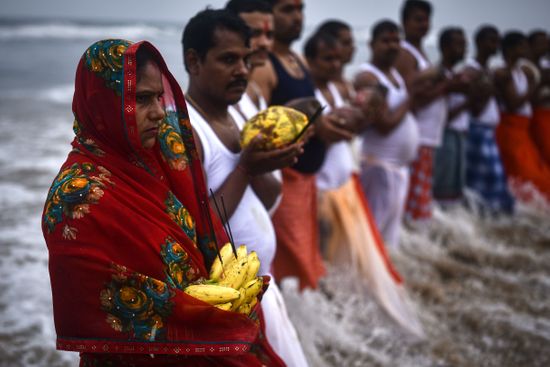Hindu Devotee Holds Bananas While Offering Editorial Stock Photo ...