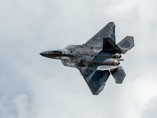 F22 Raptor Performs Maneuvers During Orlando Editorial Stock Photo ...