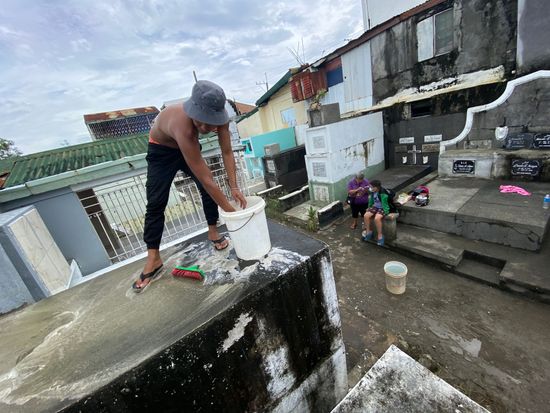Filipino Laborer Works On Top Grave Editorial Stock Photo - Stock Image ...