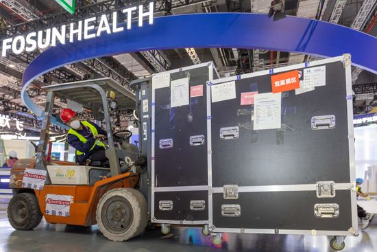 Worker Transfers Exhibits National Exhibition Convention Editorial ...