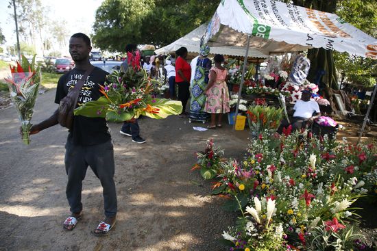 Florists Street Vendors Offer Bouquets Flowers Editorial Stock Photo ...