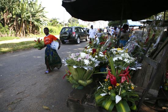 Florists Street Vendors Offer Bouquets Flowers Editorial Stock Photo ...