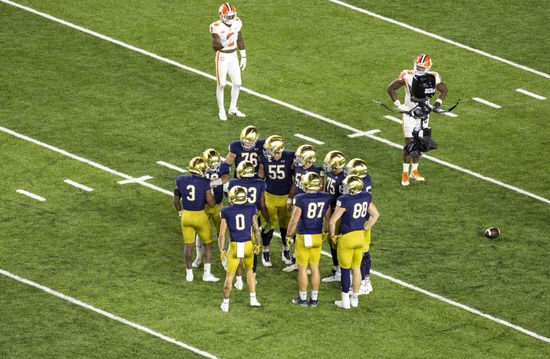 Overhead View Notre Dame Offensive Huddle Editorial Stock Photo - Stock ...