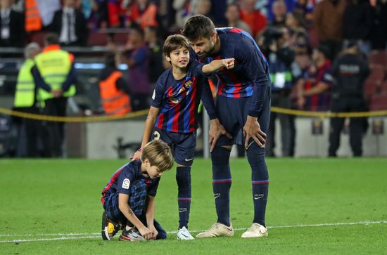 Gerard Pique Playing His Children End Editorial Stock Photo - Stock ...