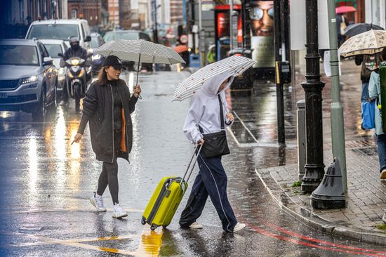 Members Public Brave Flash Flooding Putney Editorial Stock Photo ...